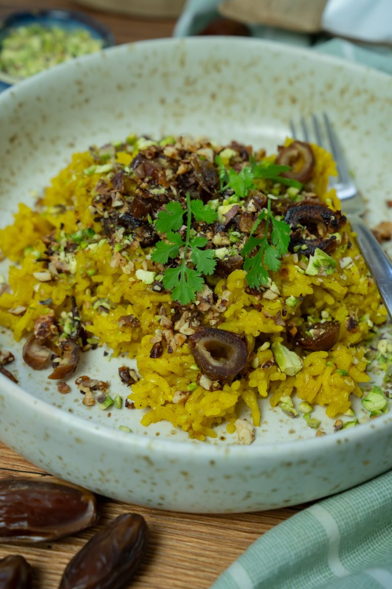 Orientalischer Reis mit Mandeln und Datteln | Deutschland is(s)t vegan